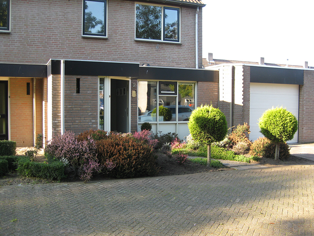 Bomen rooien: Aanleg kleine voortuin in Dongen